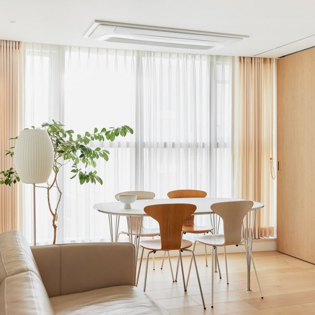 화이트와 우드의 실패 없는 조합_ 송파 래미안 송파 파인탑 24PY APT | 라이프스타일 슈퍼앱, 오늘의집