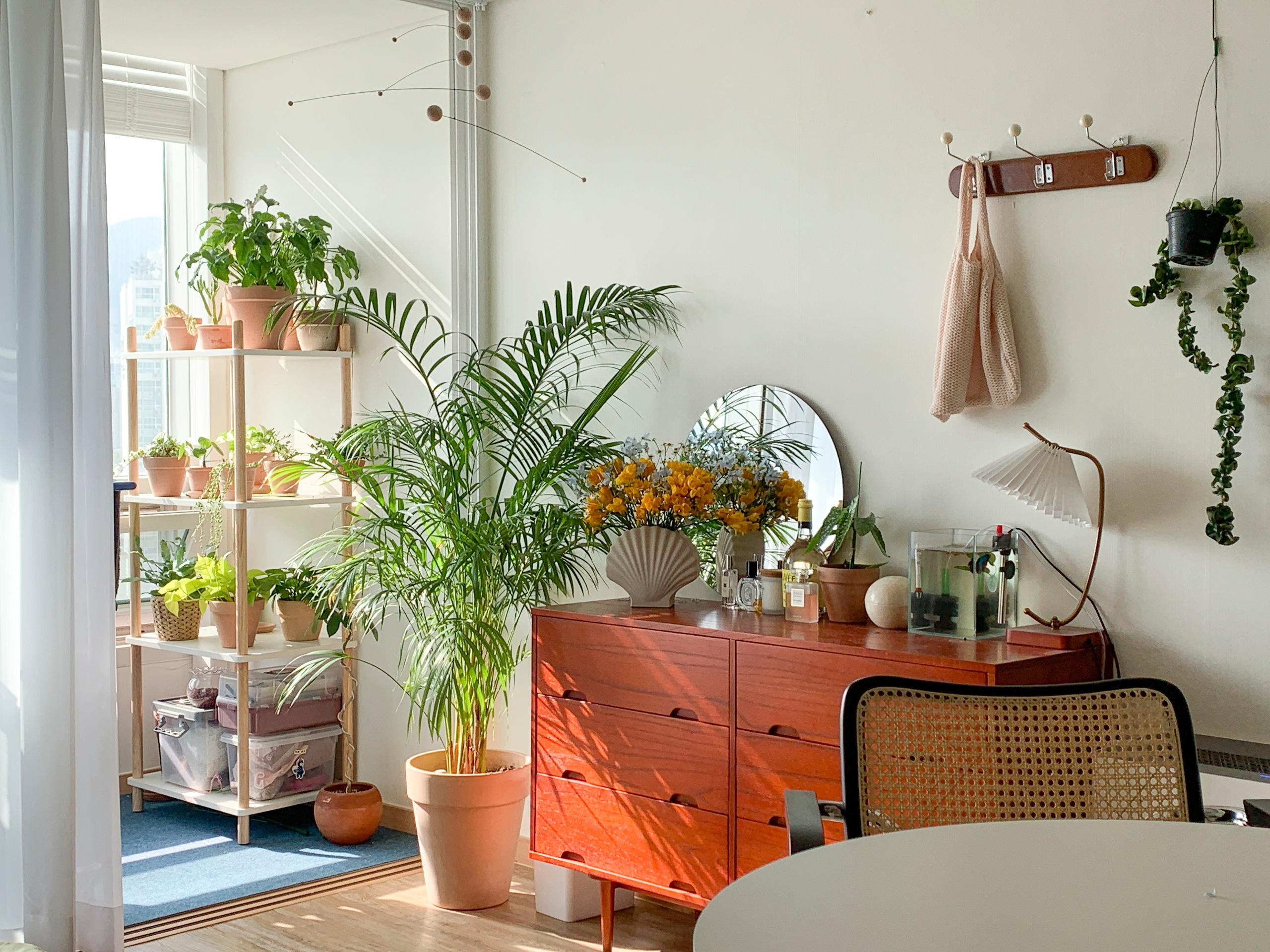 'E14 색상랜덤 전구증정_VAINZ 단스탠드 E14 KS2404T 브라운' 제품으로 꾸민 유저들의 스타일링샷 | 오늘의집 ...