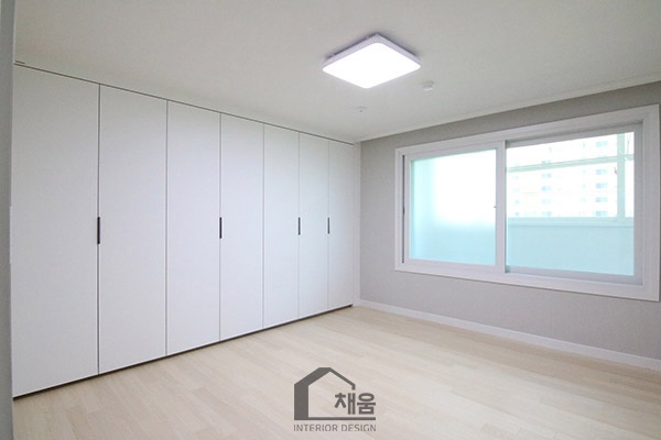 양산 선우2차 21평 화이트and다크그레이 인테리어 라이프스타일 슈퍼앱 오늘의집