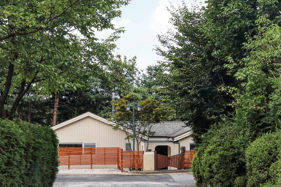 👶와 함께하는 숲뷰🌲 20년 된 주택의 화창한 변화 라이프스타일 슈퍼앱 오늘의집