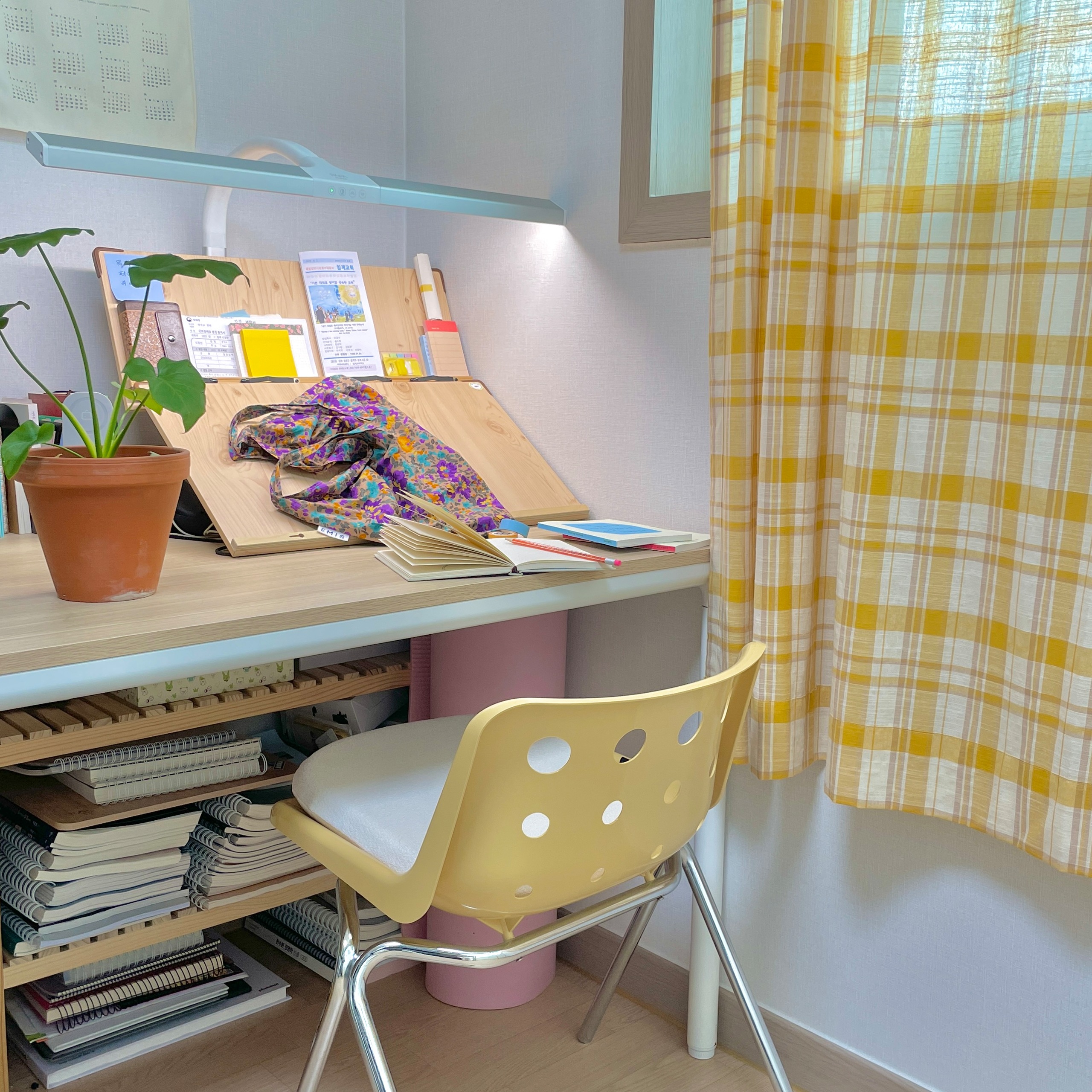 '파파 LED 와이드스탠드 800B (스탠드타입) 책상스탠드' 제품으로 꾸민 유저들의 스타일링샷 | 오늘의집 유저들의 집꾸미기