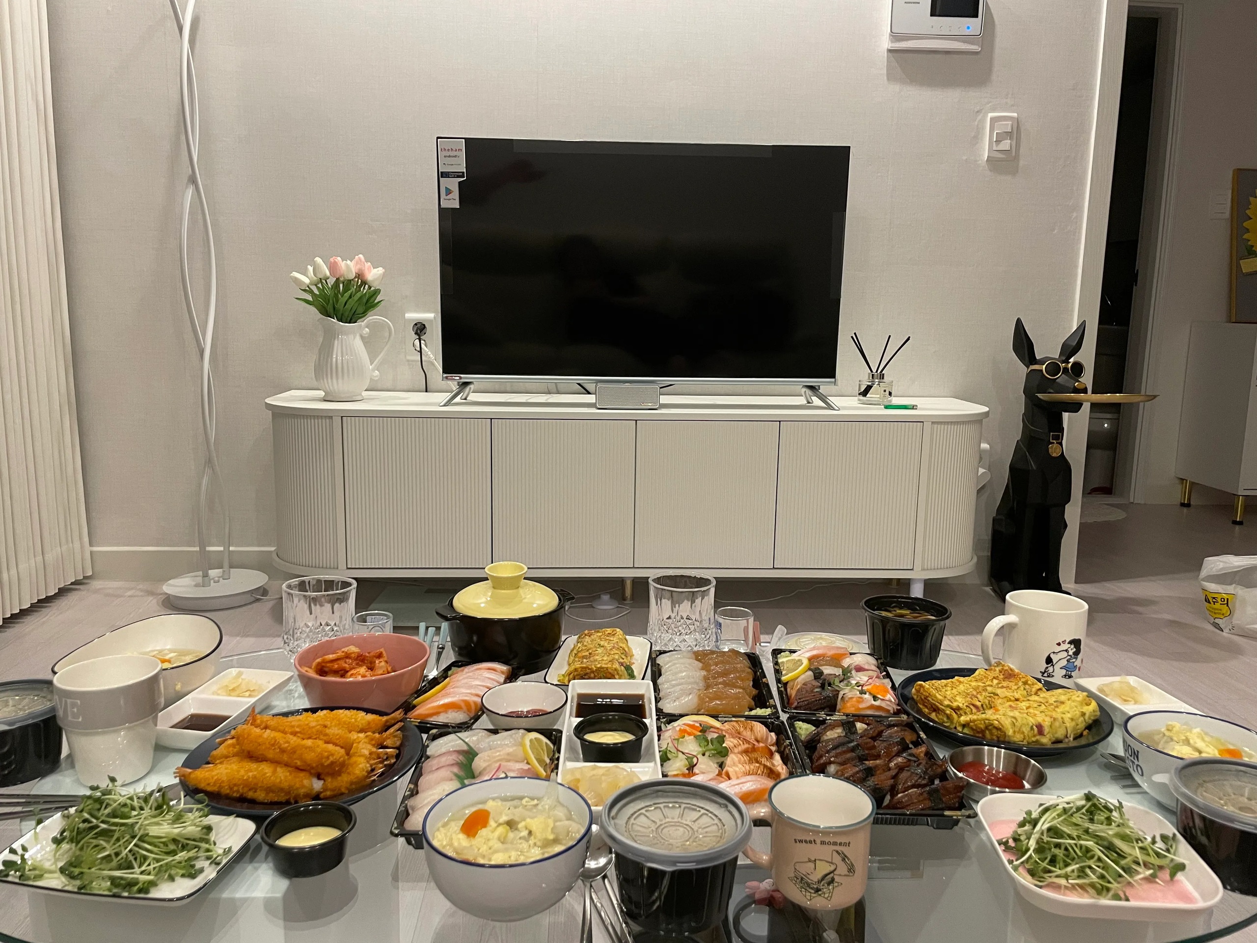 '밀라노 1800 거실장 라운드 3D 템바 티비다이 티비장 높은거실장 2colo' 제품으로 꾸민 유저들의 스타일링샷 | 오늘의집 유저들의 집꾸미기