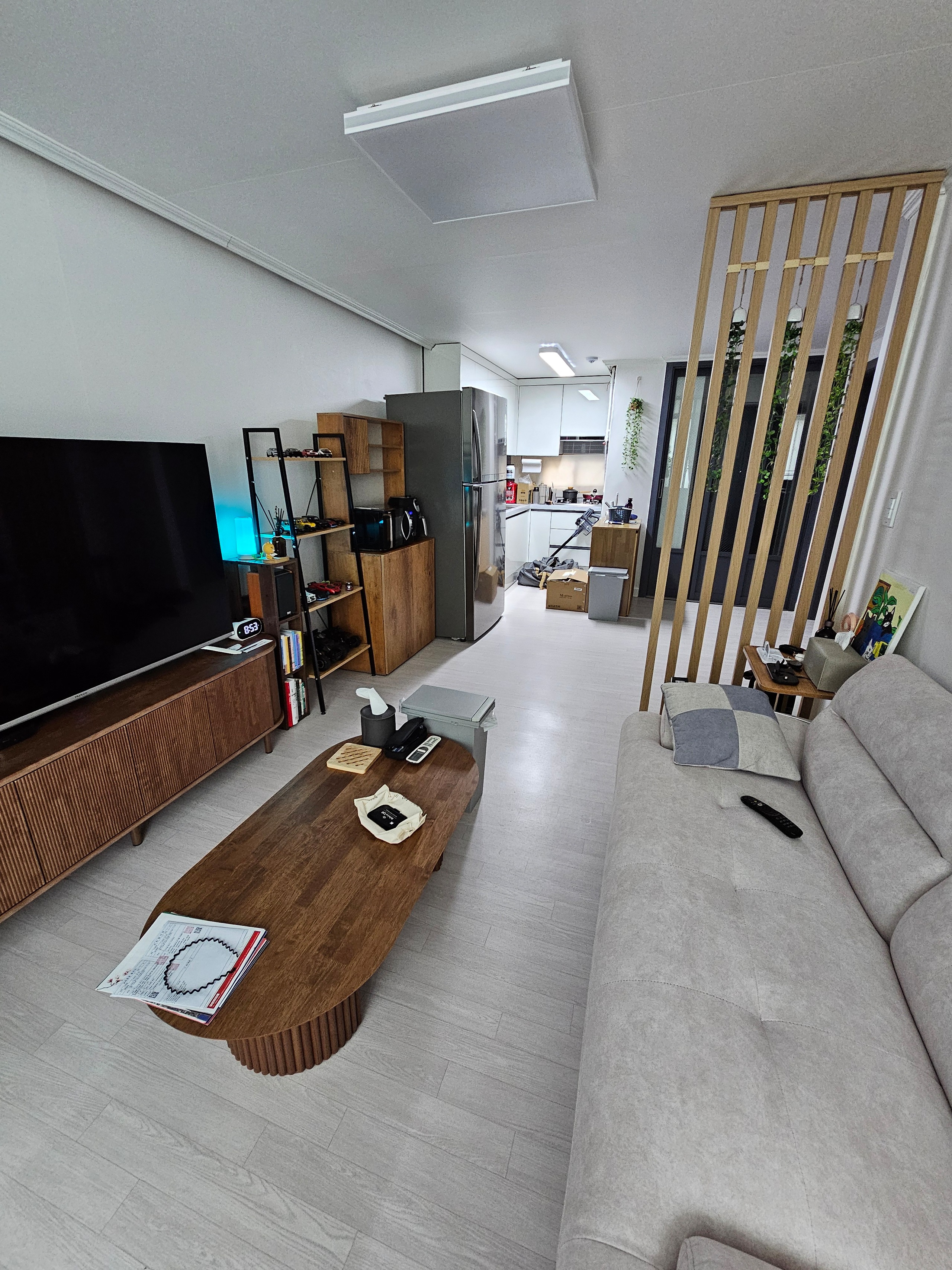 '밀라노 1800 거실장 라운드 3D 템바 티비다이 티비장 높은거실장 2colo' 제품으로 꾸민 유저들의 스타일링샷 | 오늘의집 유저들의 집꾸미기