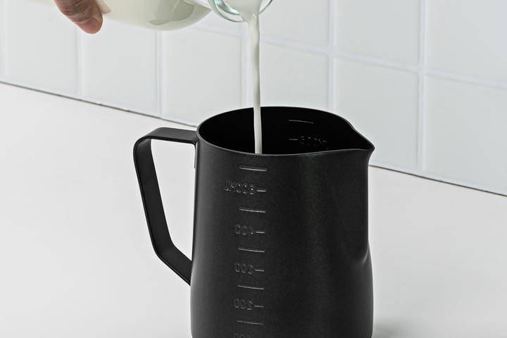 스팀피쳐·밀크저그 눈금형 베이직 스팀피쳐 스팀피처 밀크저그 350ml 2colors 오늘의집 쇼핑