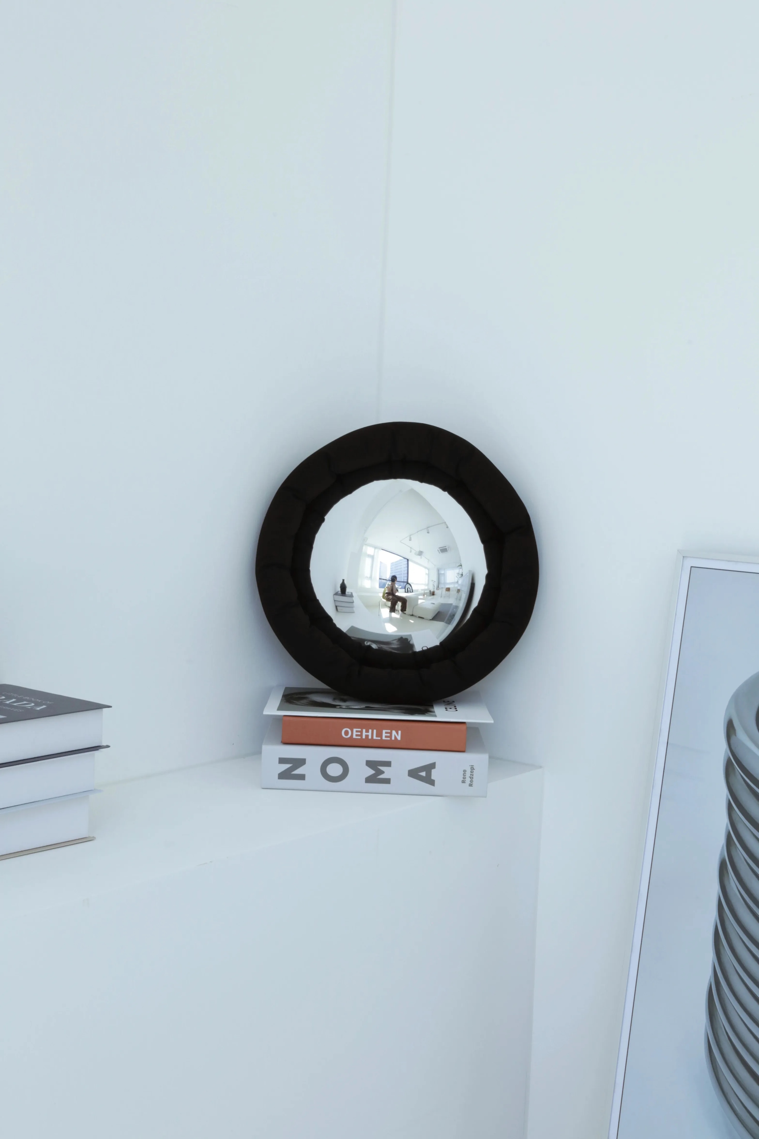벽거울 > fisheye Black cushion mirror | 오늘의집 쇼핑