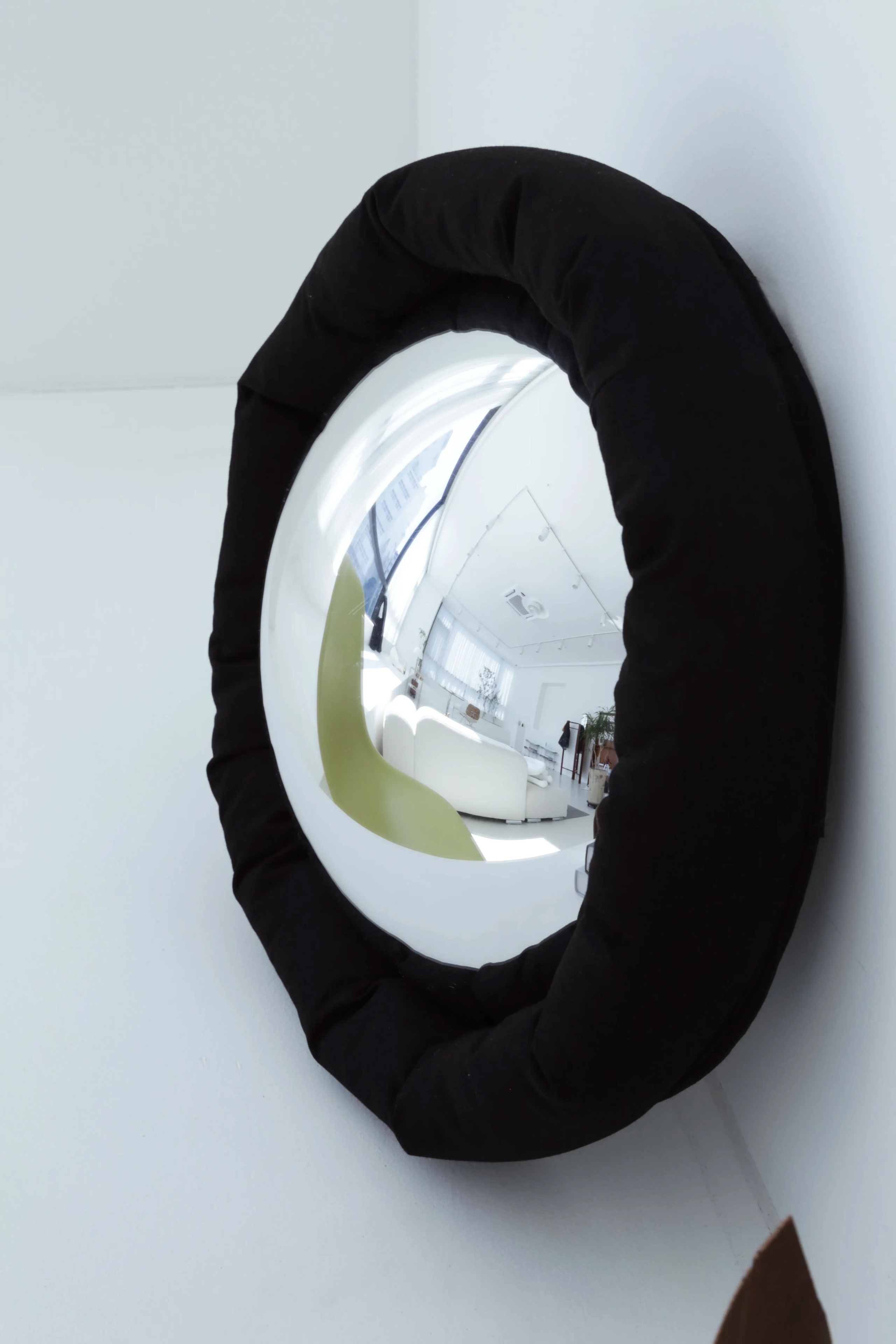 벽거울 > fisheye Black cushion mirror | 오늘의집 쇼핑