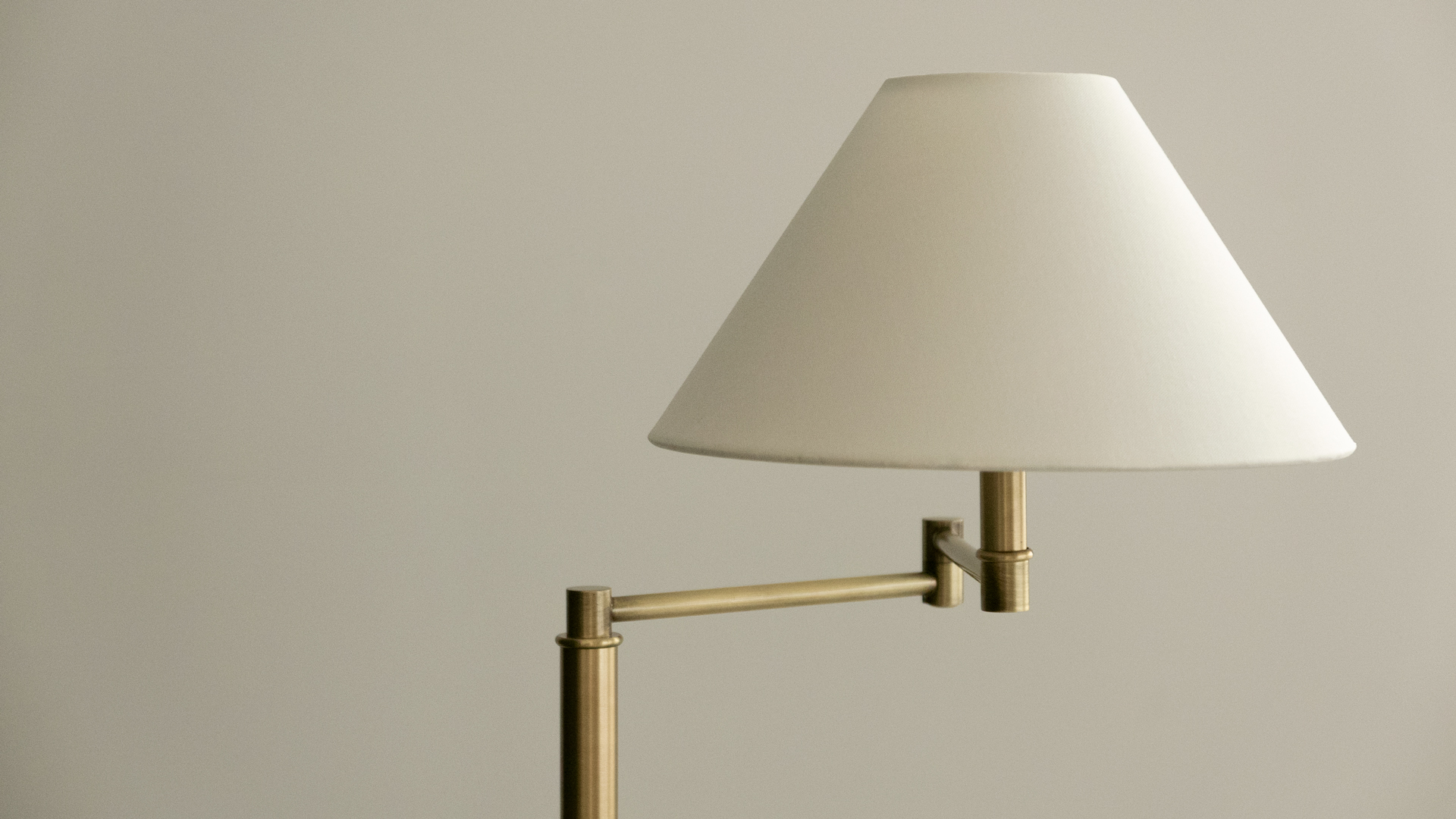 Line Stand Lamp Brass | ETERNAL JOURNEY