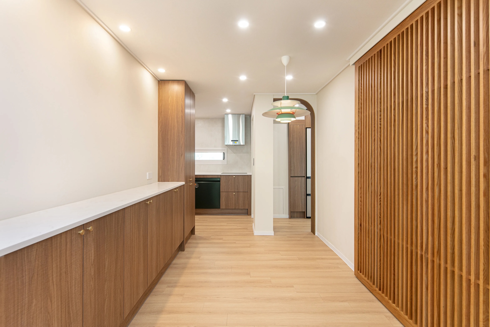 아치+간살도어+우드=감성 홈스윗홈🤎, 목동현대38PY | 라이프스타일 슈퍼앱, 오늘의집