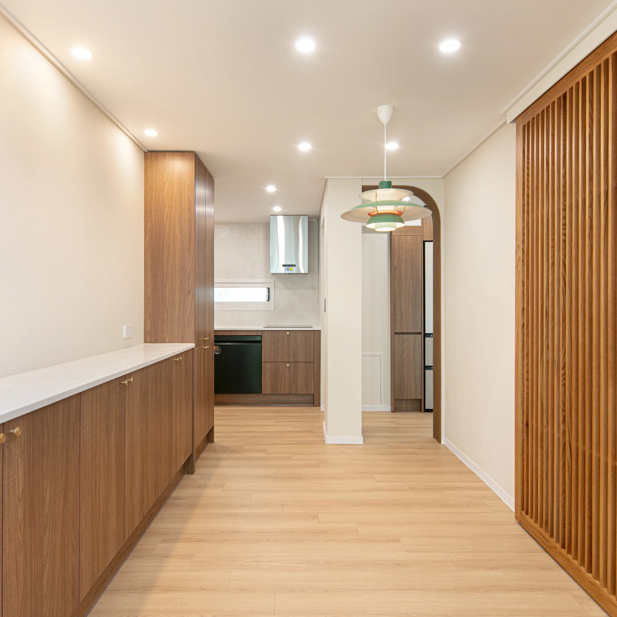 아치+간살도어+우드=감성 홈스윗홈🤎, 목동현대38PY | 라이프스타일 슈퍼앱, 오늘의집