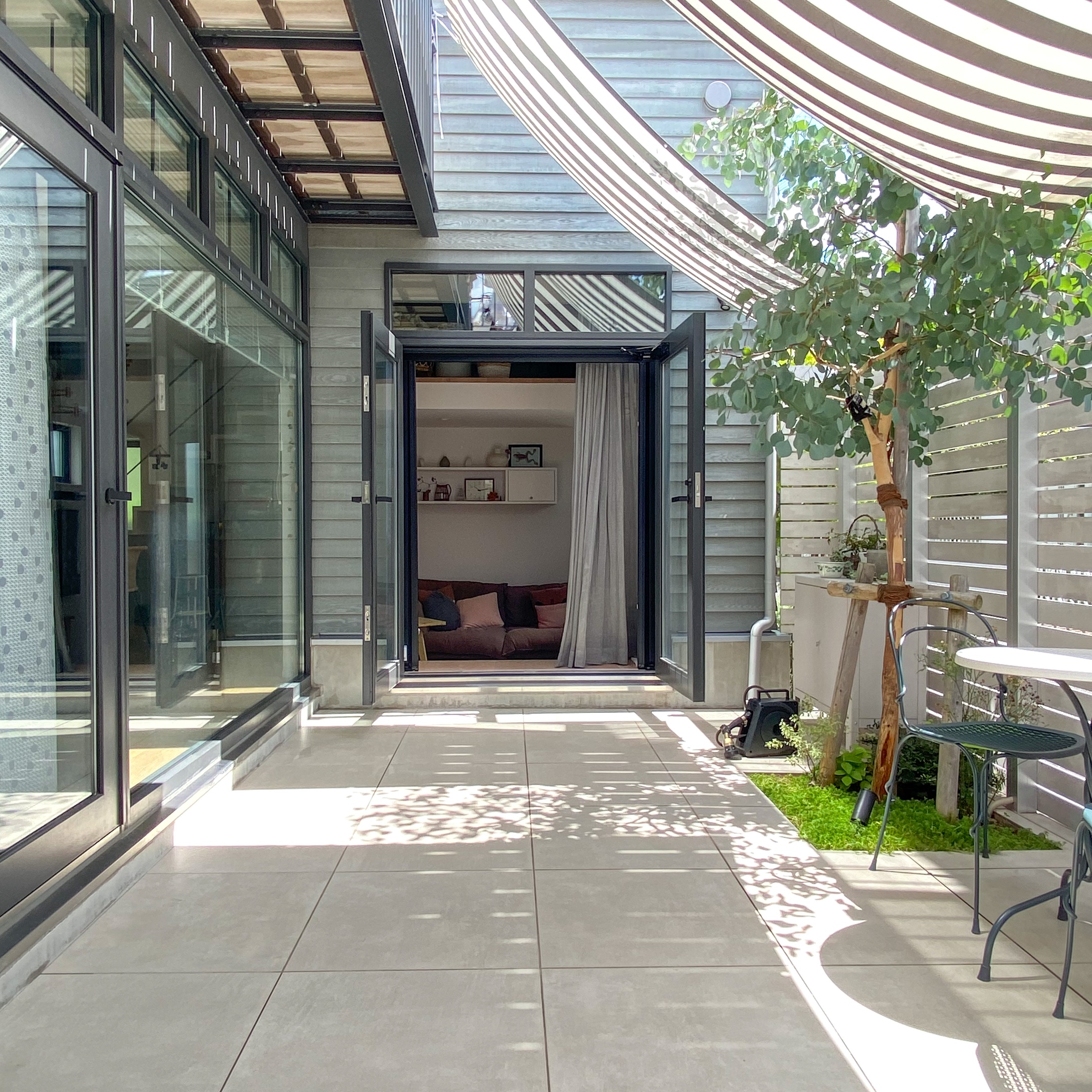 🇯🇵 80㎡2LDK：コの字型中庭付きの明るい一戸建て | 라이프스타일 슈퍼앱, 오늘의집